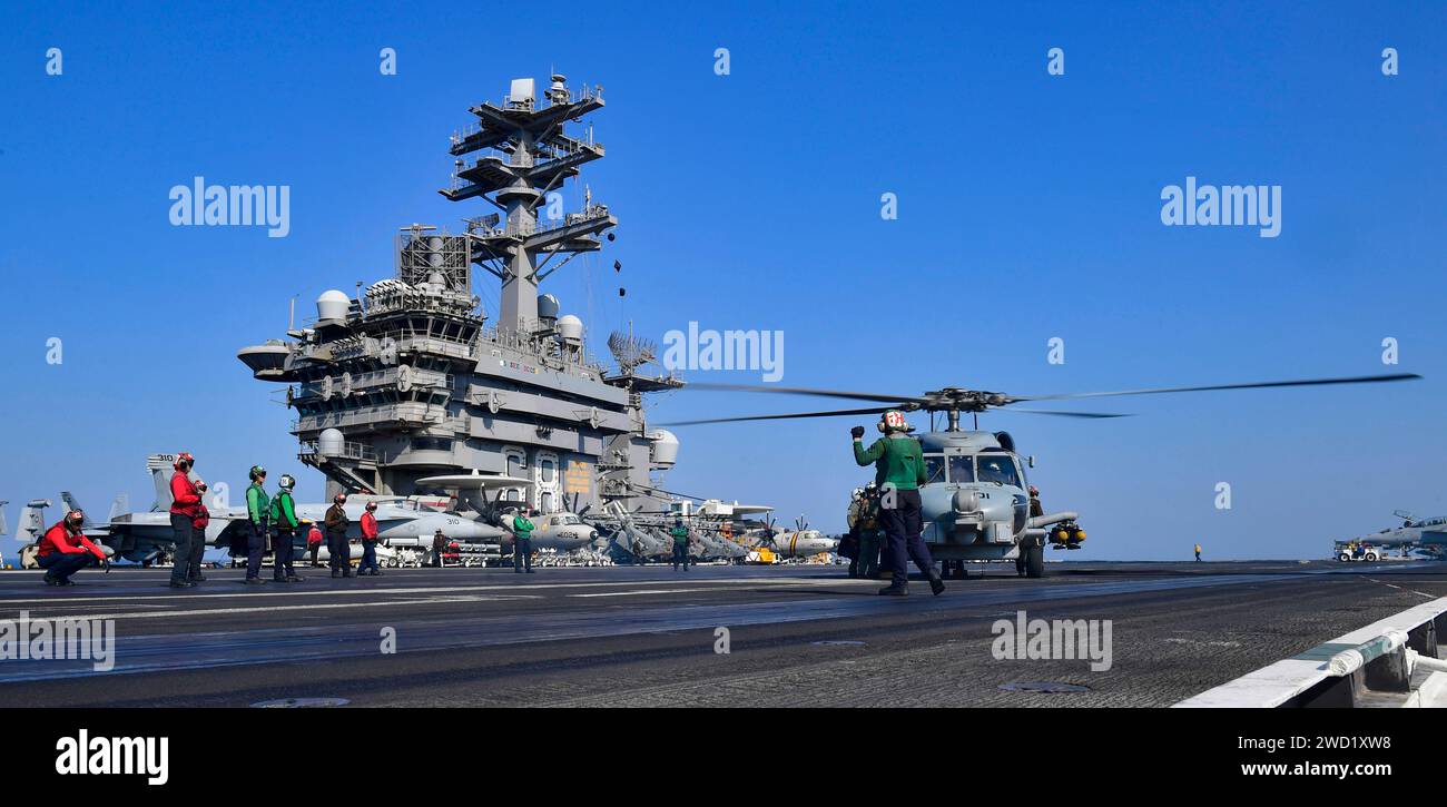 Mh 60r seahawk helicopters hi-res stock photography and images - Alamy
