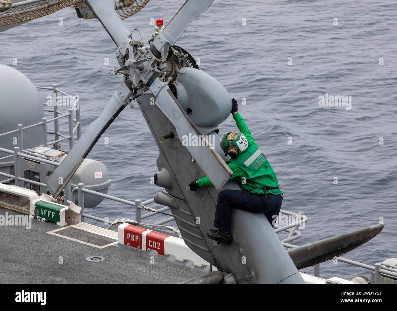Aviation Machinist's Mate performs maintenance an MH-60S Sea Hawk ...