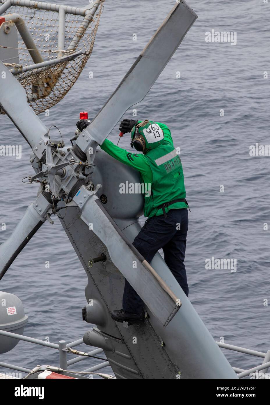 Aviation Machinist's Mate performs maintenance an MH-60S Sea Hawk ...