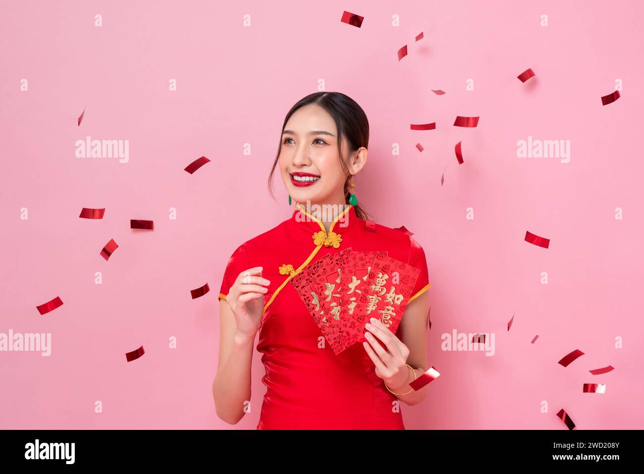Chinese new year portrait of Asian woman in traditional Cheongsam ...