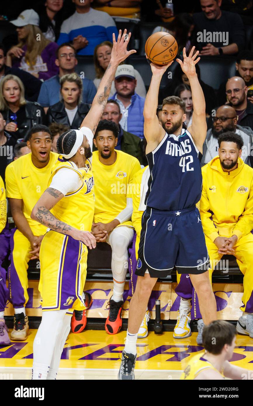 Los Angeles, USA. 17th Jan, 2024. Dallas Mavericks' Maxi Kleber (R ...