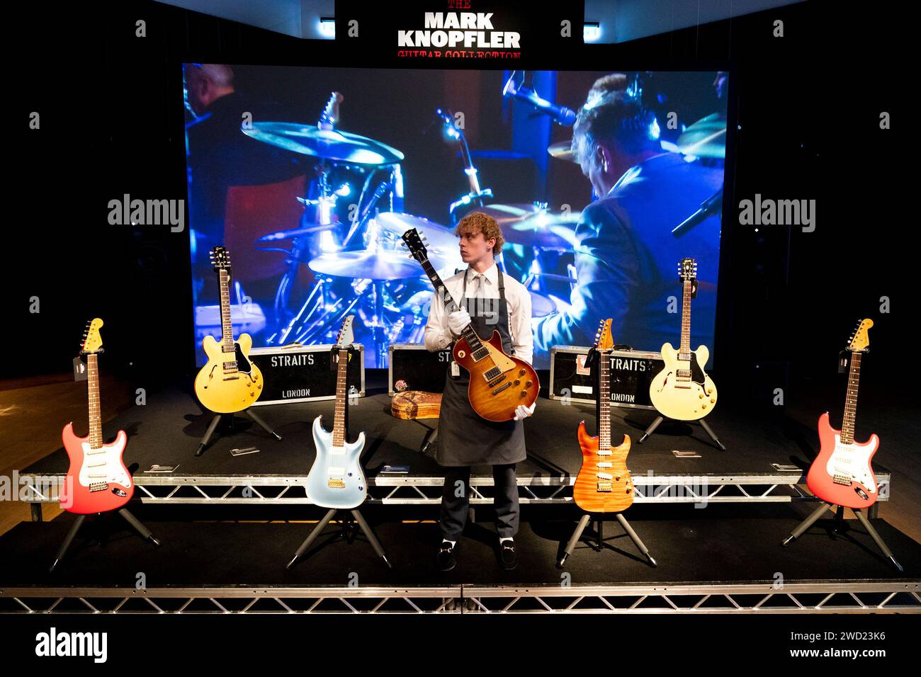 A Christie's art handler holds up Mark Knopfler's 1959 Vintage Gibson ...