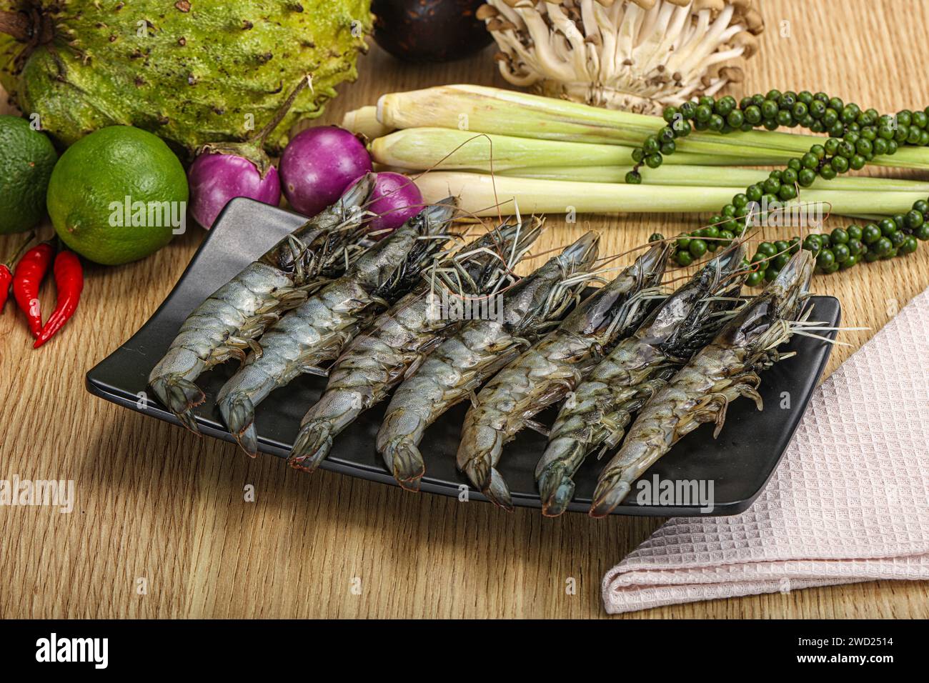 Fresh raw uncooked big tiger prawn Stock Photo - Alamy