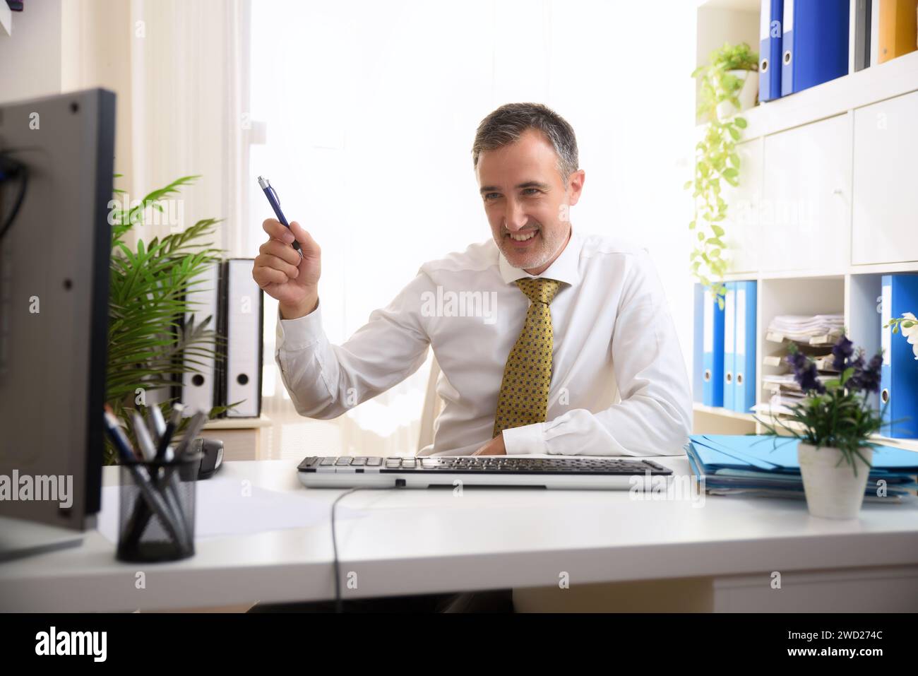Office monitor hi-res stock photography and images - Alamy
