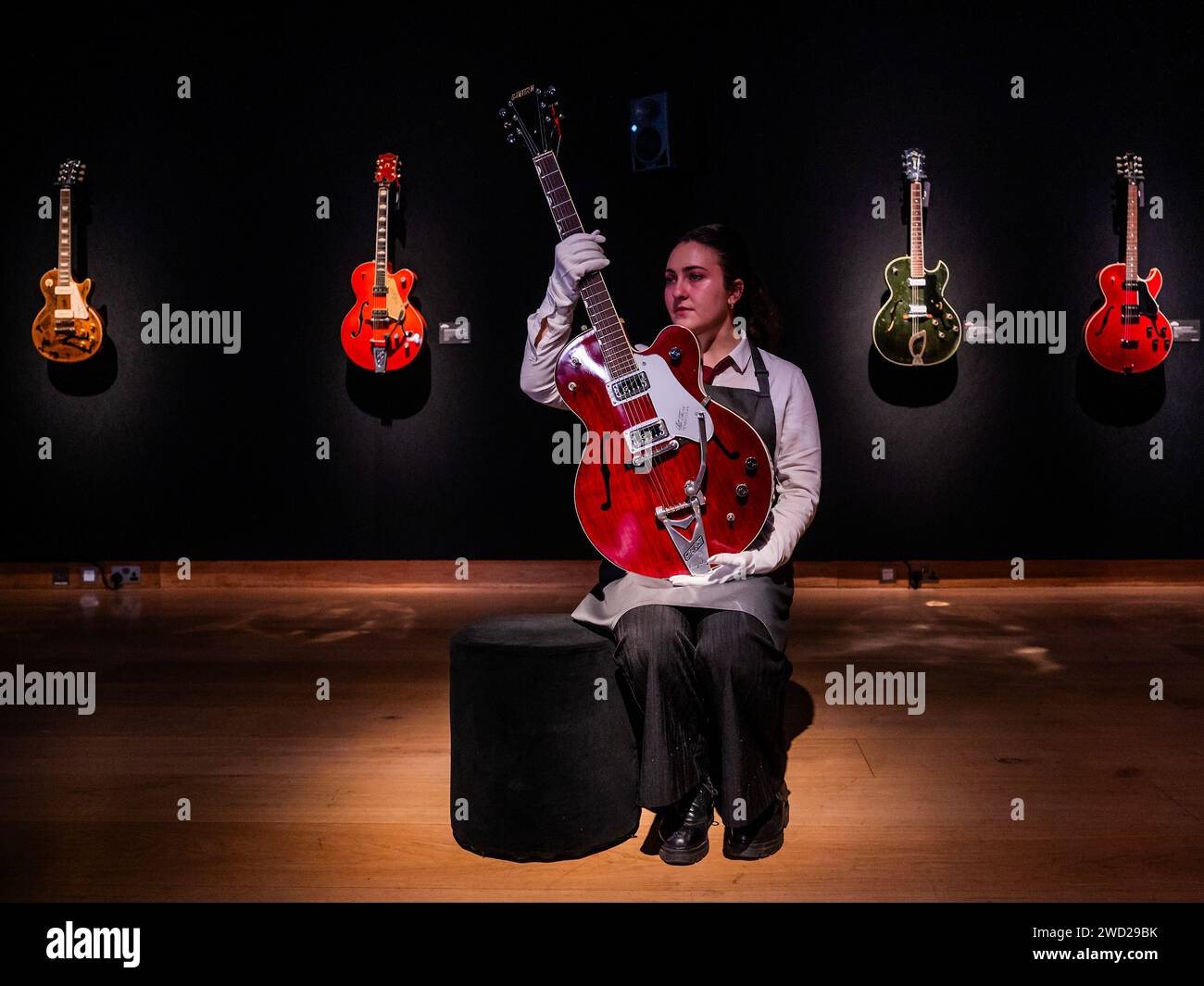 120 guitars hi-res stock photography and images - Alamy