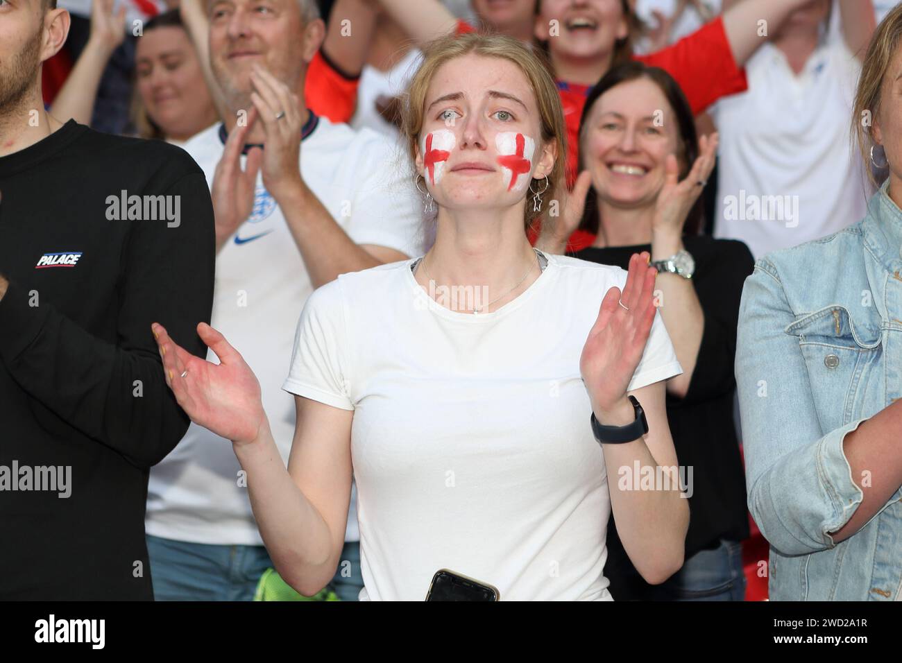 Crying fans hi-res stock photography and images - Alamy