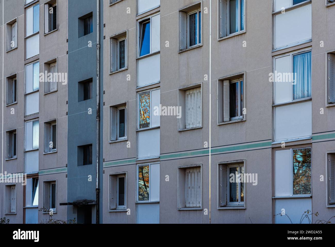 Apartment block french france hi-res stock photography and images - Alamy
