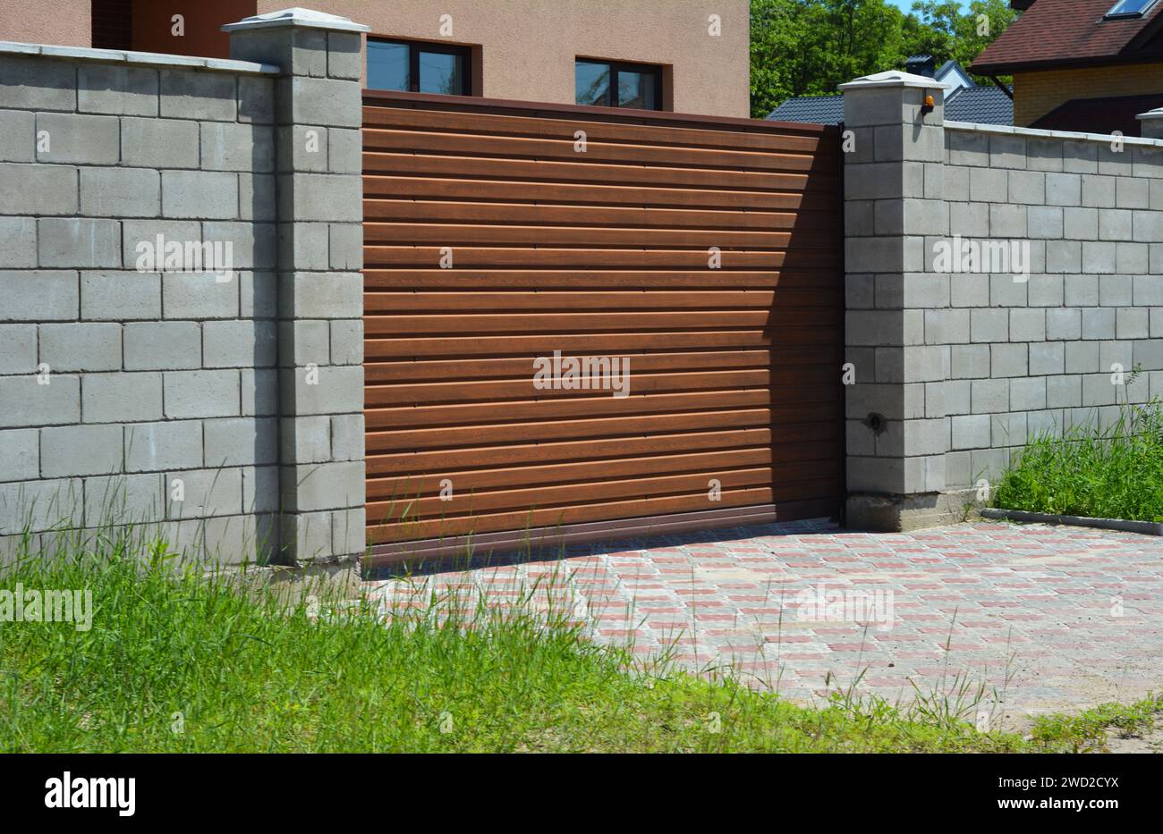 A horizontal wooden slat automatic sliding gate, driveway sliding gate ...