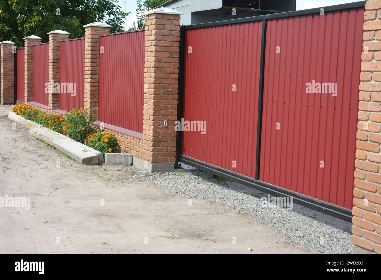 Modern metal fencing street hi-res stock photography and images - Alamy