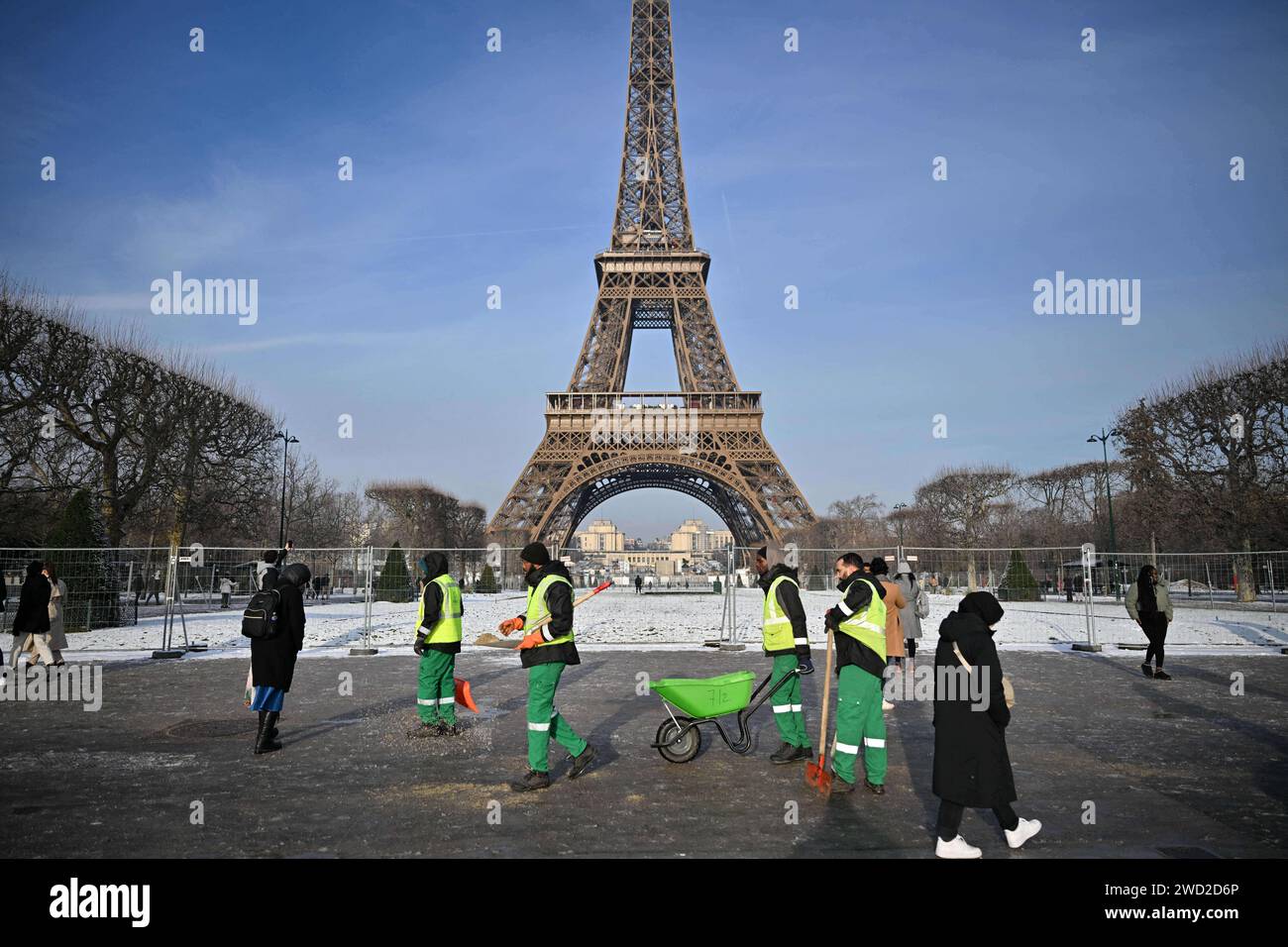 Paris, France. 18th Jan, 2024. Illustration of the Eiffel Tower under snow and Paris City Hall ...