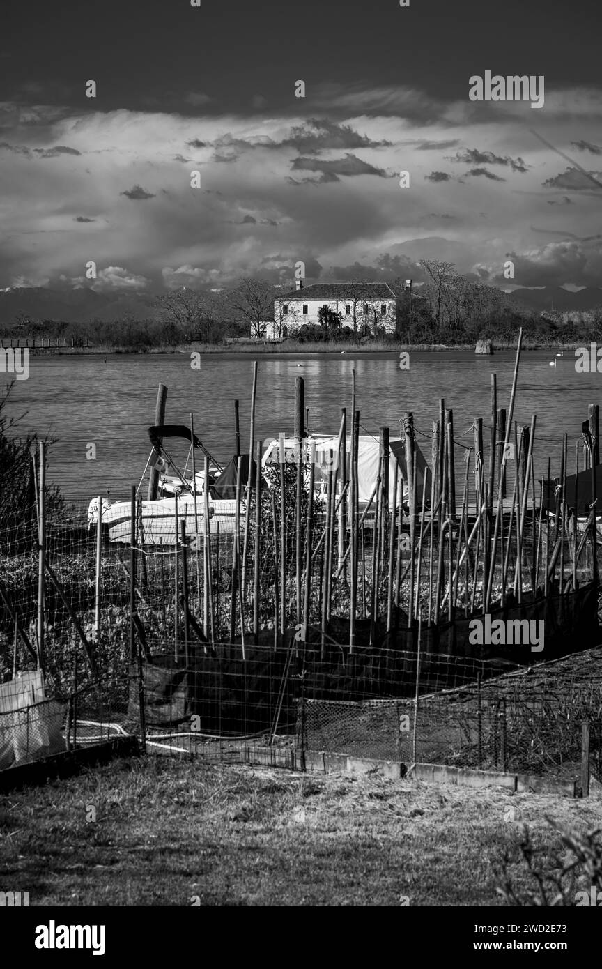 Nature and ancient Casoni in the Caorle lagoon Stock Photo - Alamy