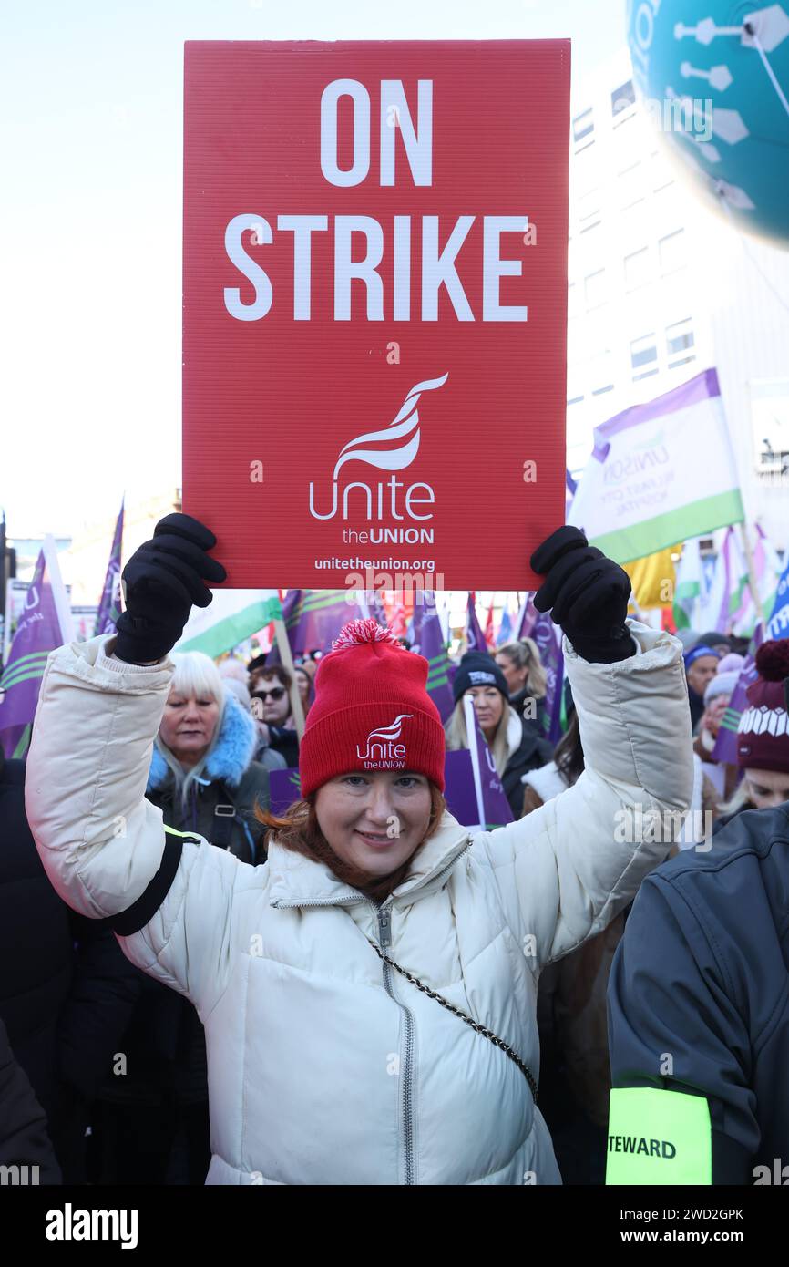 Maeve Morgan from Unite the Union joins a public sector workers rally ...