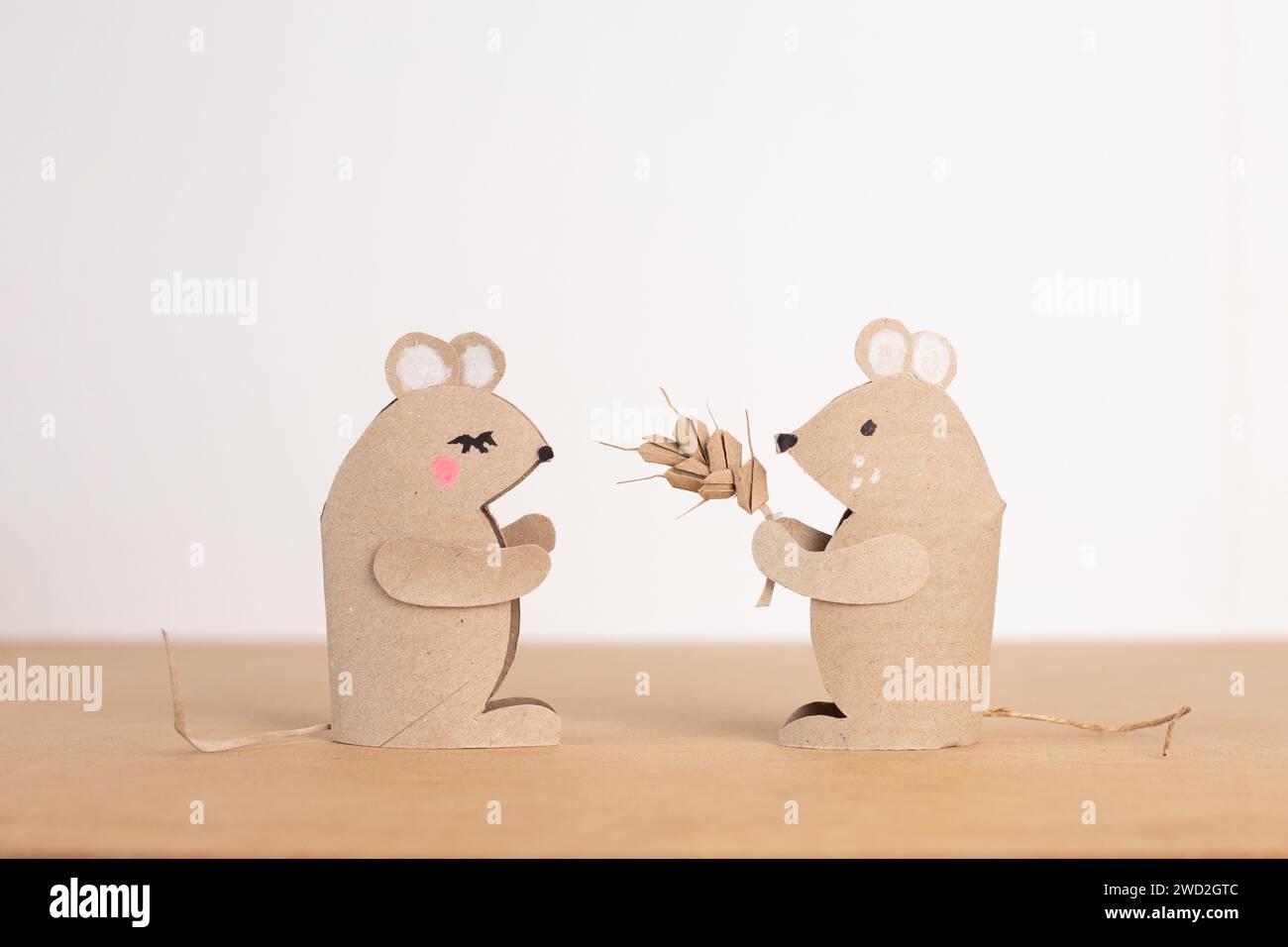 Couple of mice hi-res stock photography and images - Alamy