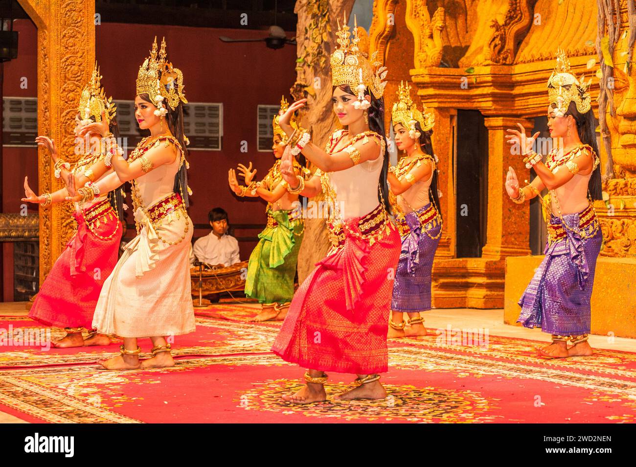 Arts culture and entertainment performance dancing stage costume hi-res ...