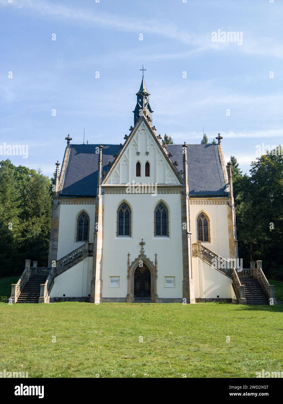 Gothic curch hi-res stock photography and images - Alamy