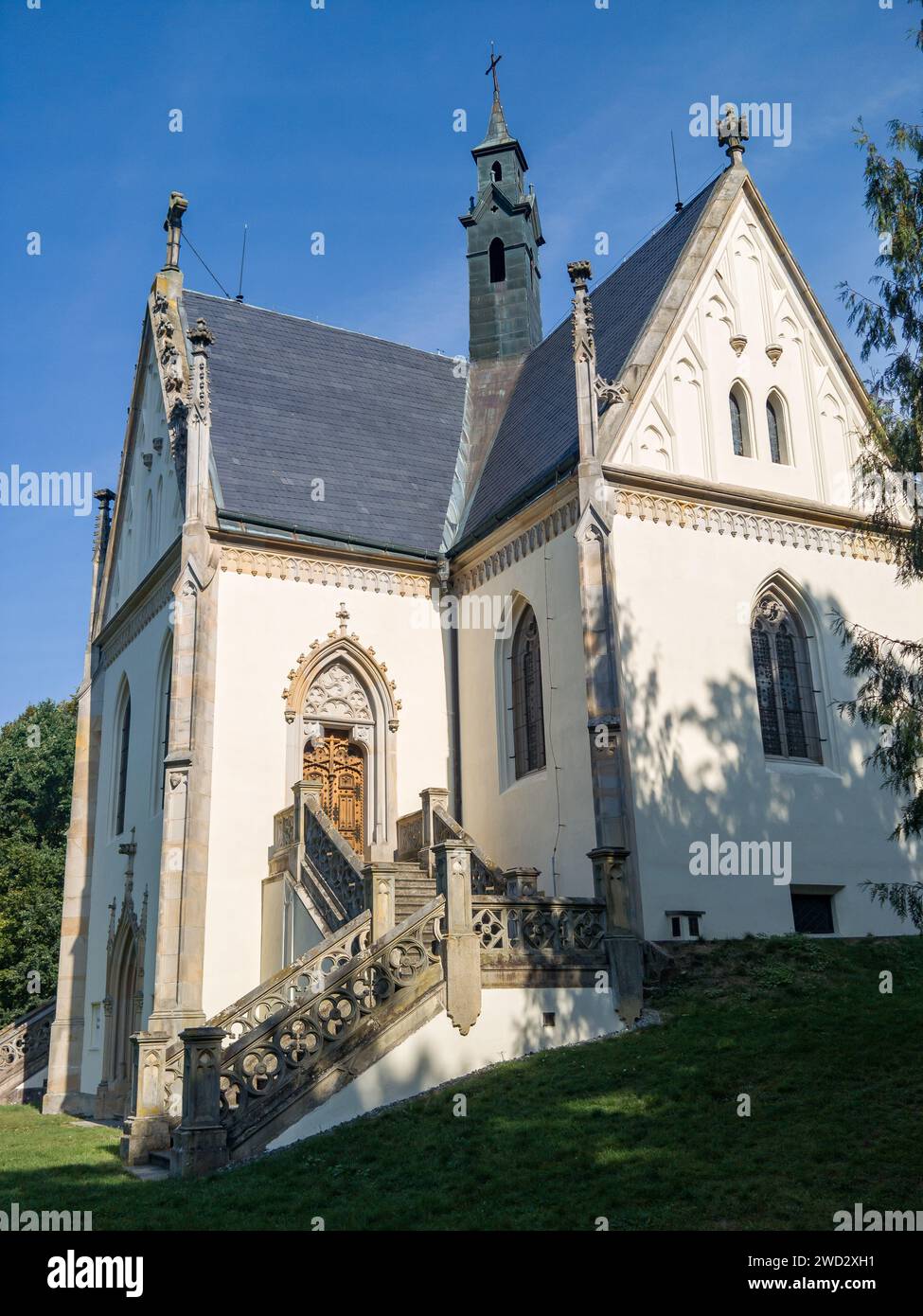 Gothic curch hi-res stock photography and images - Alamy