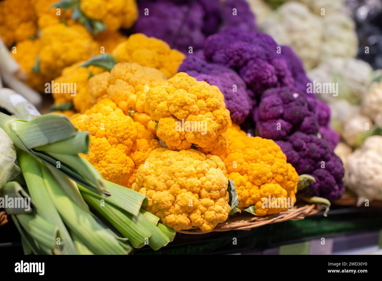 Multi-colored cauliflower on a supermarket shelf Stock Photo - Alamy