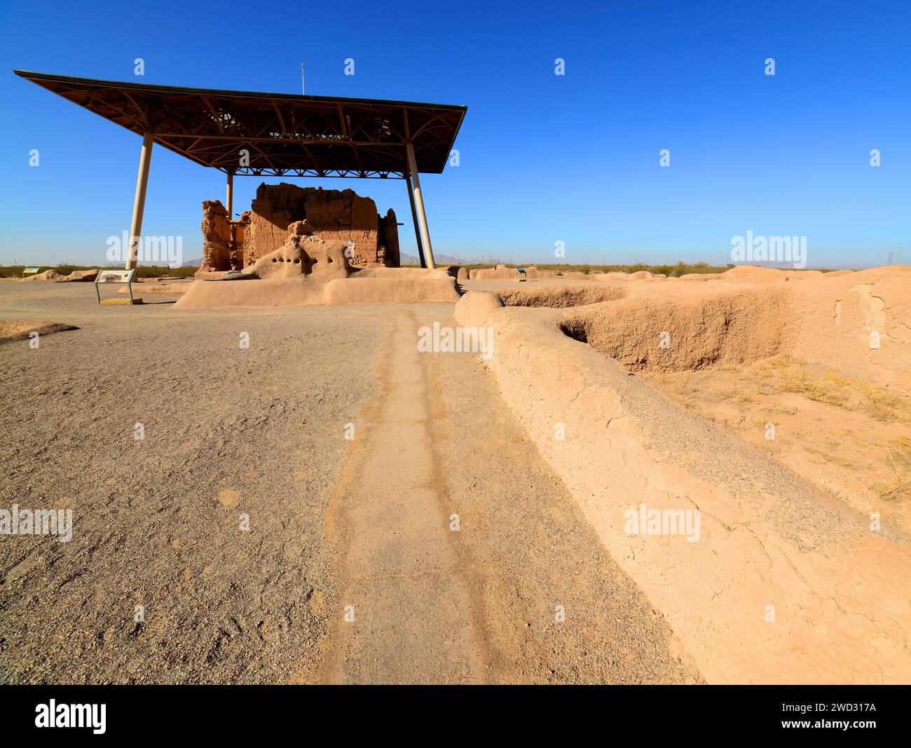 Ancient Casa Grande Ruins National Monument of the Pre-columbian ...