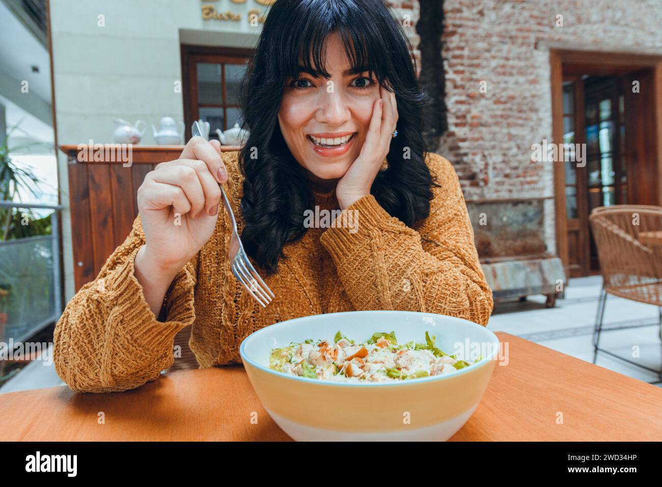 Smiley housewife hi-res stock photography and images - Alamy