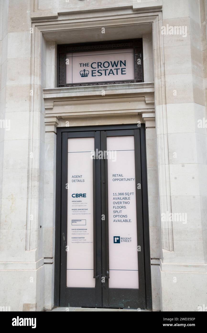 Empty shop building / vacant retail unit property. West End of London ...