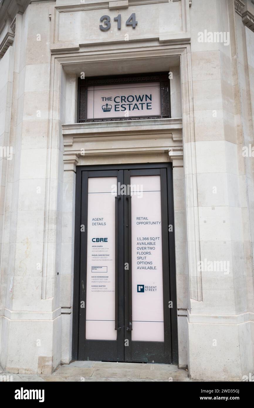 Empty shop building / vacant retail unit property. West End of London ...