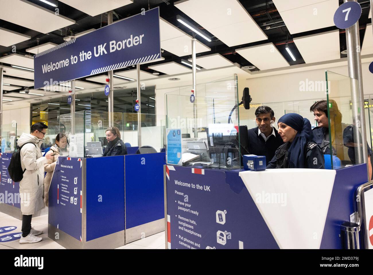 Rishi Sunak looks at the passport control unit next to Border Force ...