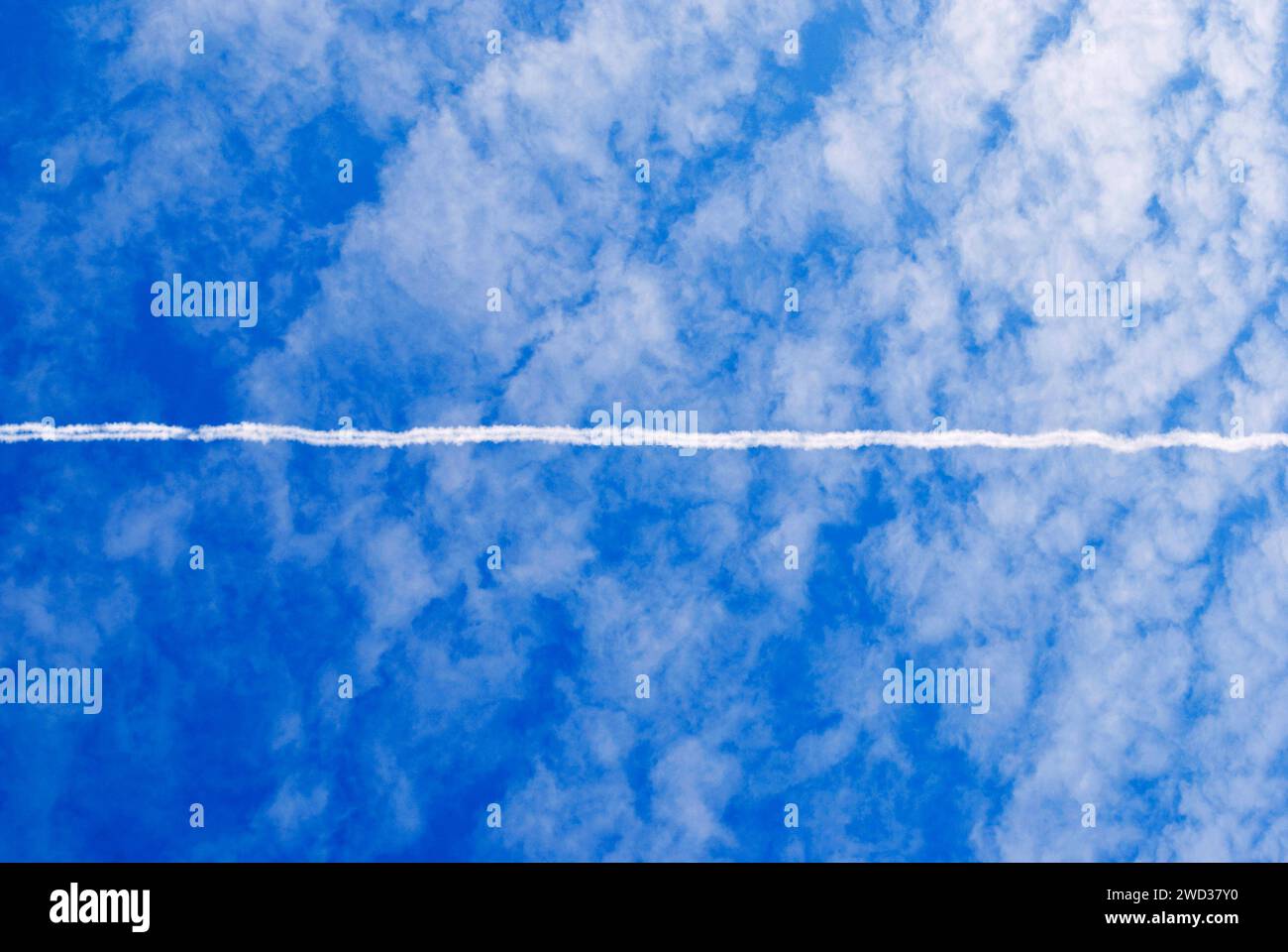Jet stream contrail hi-res stock photography and images - Alamy