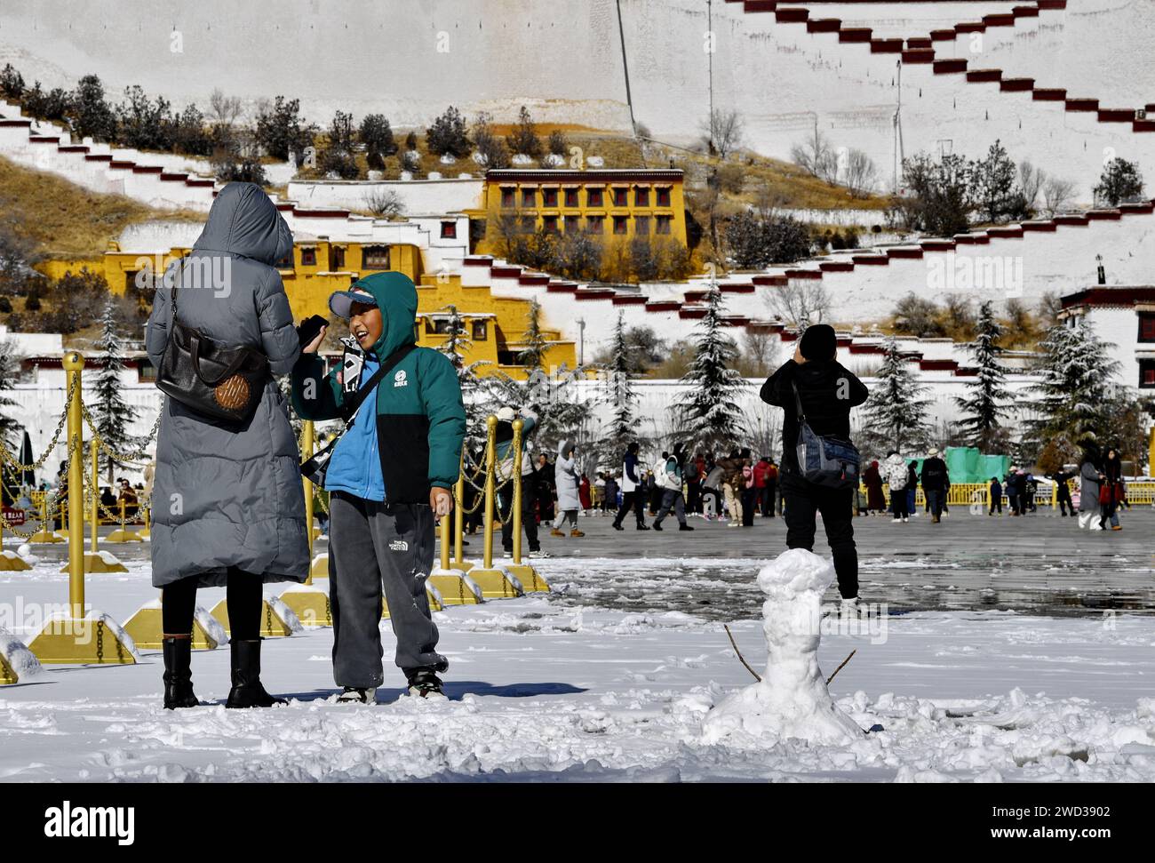 Lhasa, China's Xizang Autonomous Region. 18th Jan, 2024. Tourists visit ...