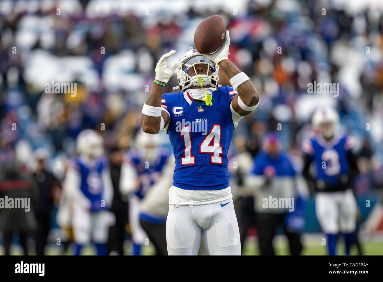 Buffalo Bills wide receiver Stefon Diggs (14) warms up before an NFL ...