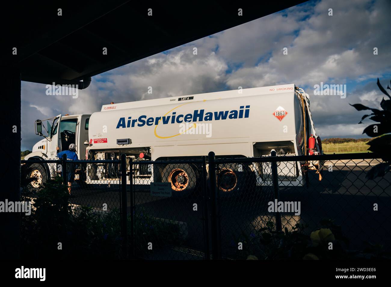 KAUAI, HAWAII - SEPTEMBER 2th 2022 helicopter refueling machine . High ...