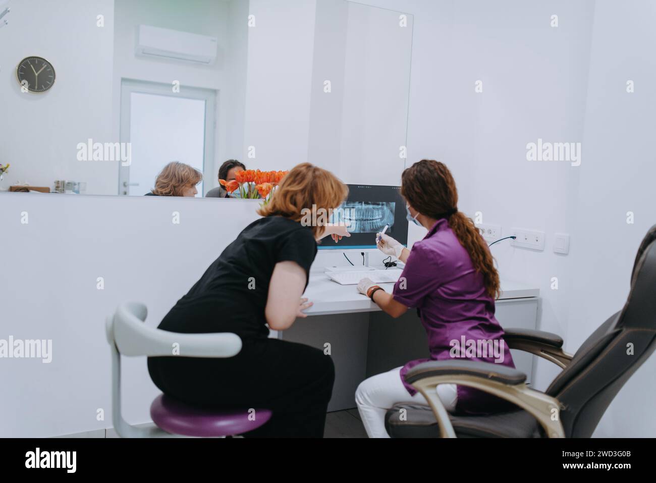 Dental treatment collaboration hi-res stock photography and images - Alamy