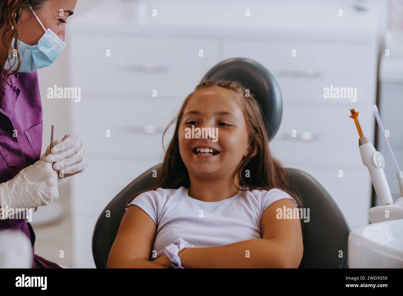 Dentist patient interaction hi-res stock photography and images - Alamy