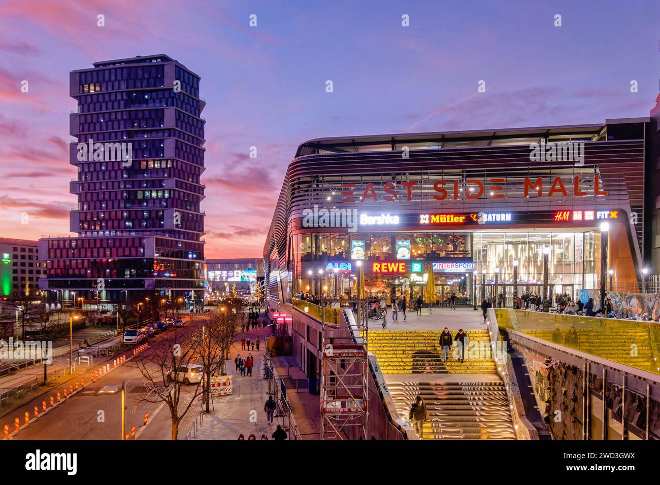 East Side Mall, Zalando Tower, Media Spree, Sonnenuntergang, Friedrichshain-Kreuzberg, Berlin ...