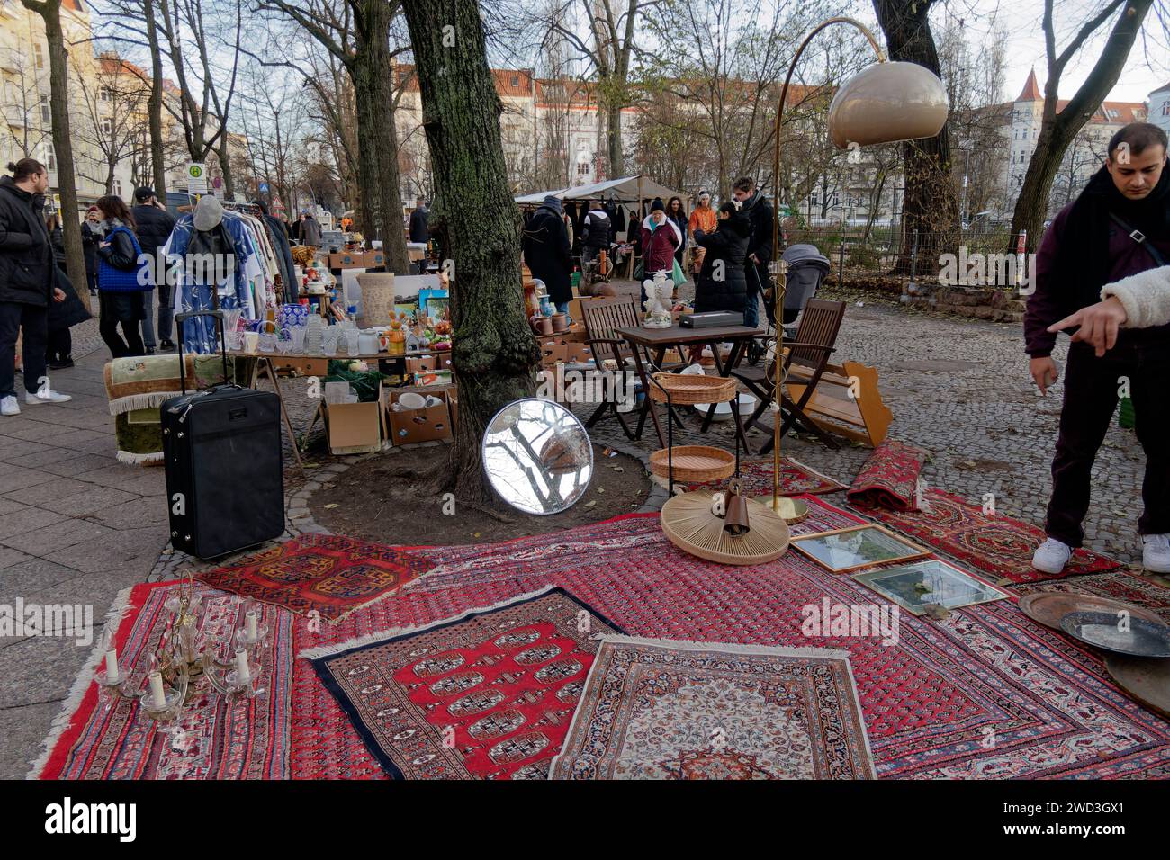 Flohmarkt, Boxhagener Platz, Friedrichshain, Berlin Stock Photo - Alamy