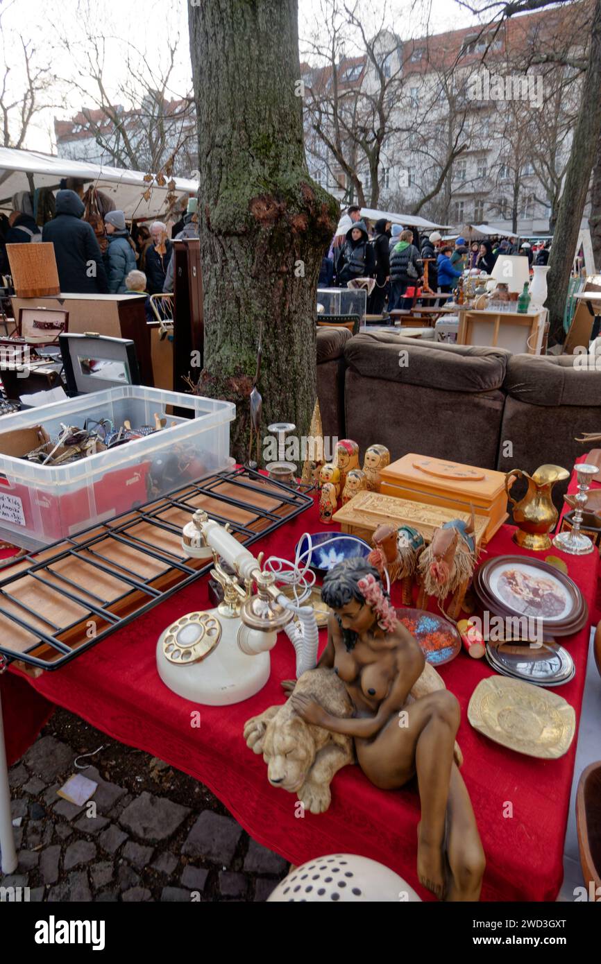 Flohmarkt, Boxhagener Platz, Friedrichshain, Berlin Stock Photo - Alamy