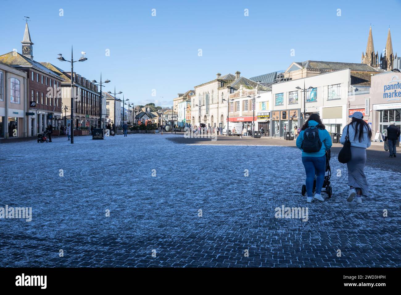 Truro, UK. 18th Jan, 2024. There was glorious sunshine after a dusting ...
