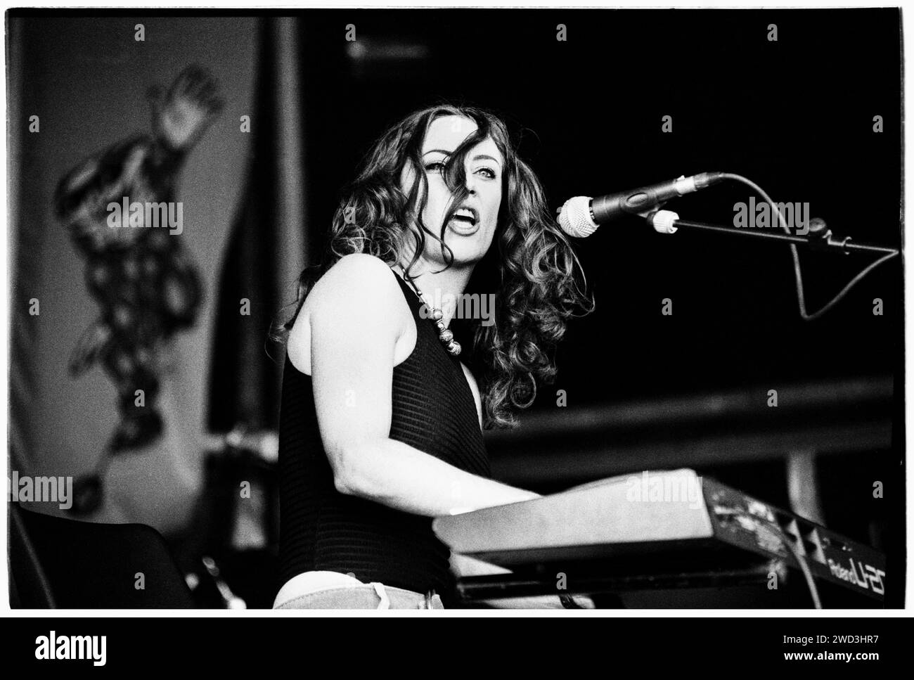 OUI 3, CARDIFF BIG WEEKEND, 1994: Blair Booth of Oui 3 playing at ...