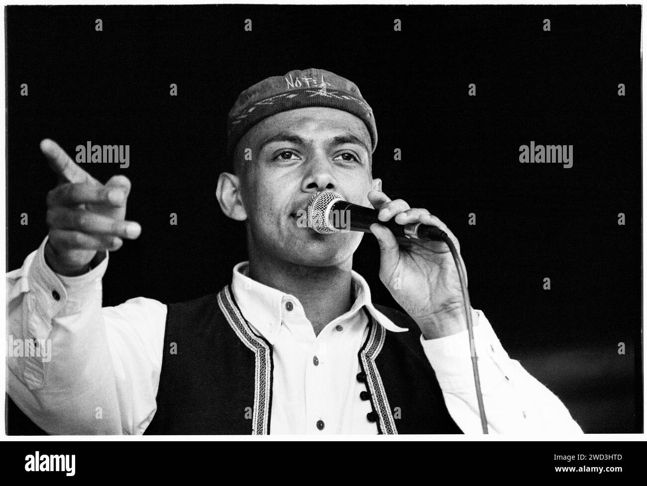 OUI 3, CARDIFF BIG WEEKEND, 1994: Trevor Miles of Oui 3 playing at ...