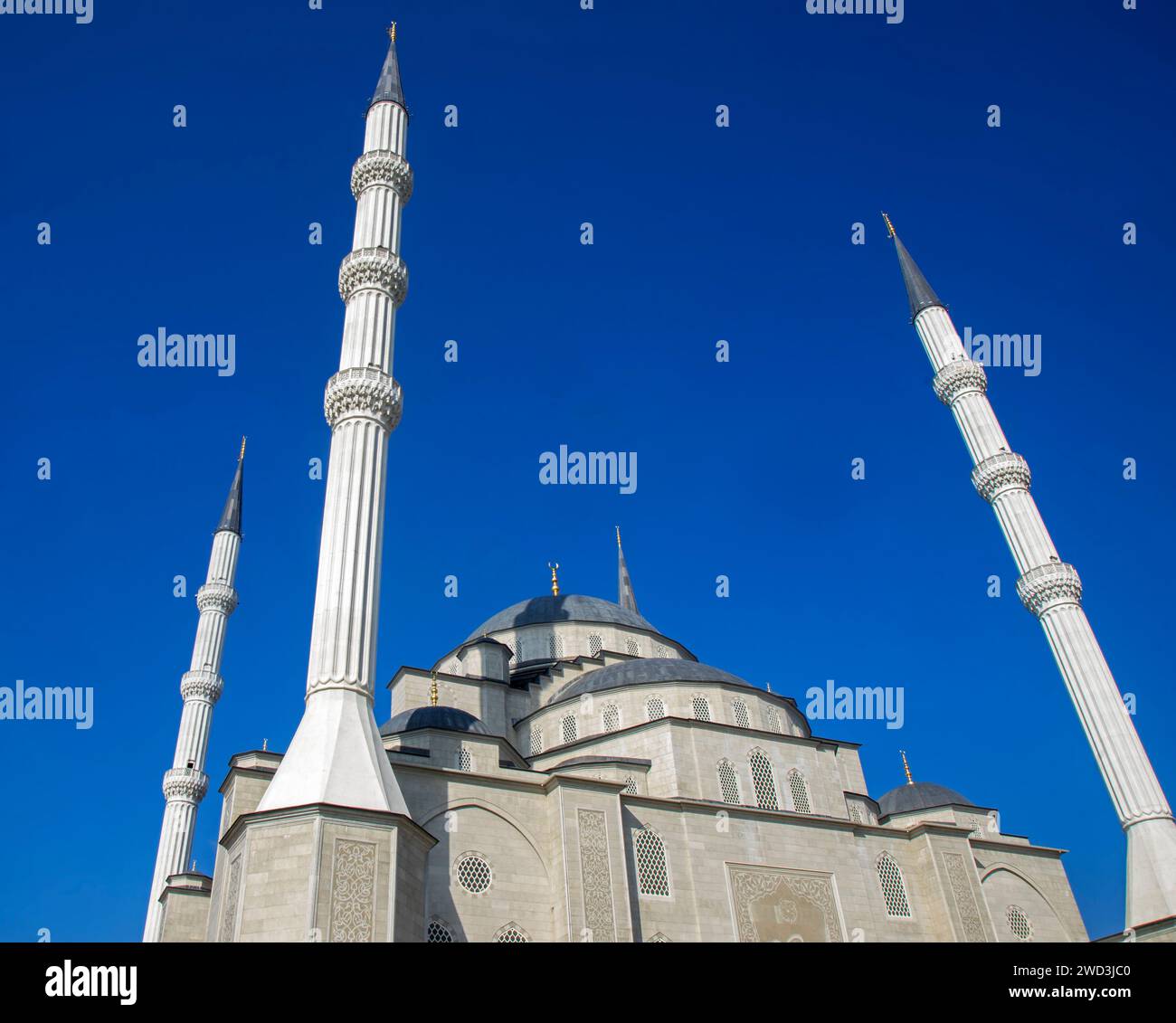 New building mosque hi-res stock photography and images - Alamy