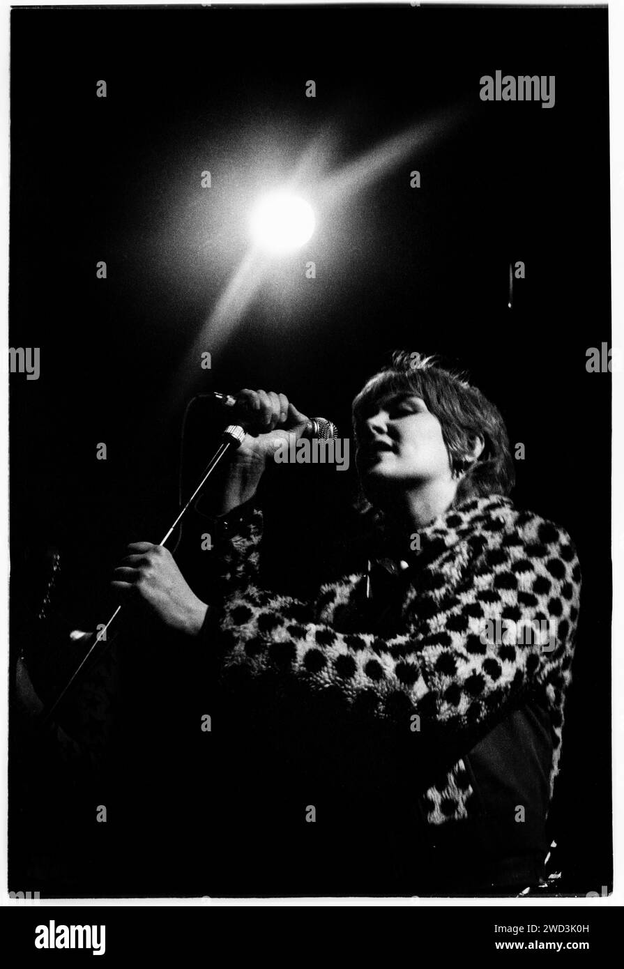 Jayne Thomas of Welsh punk band Gouge playing live at Newprt TJs on 28 ...