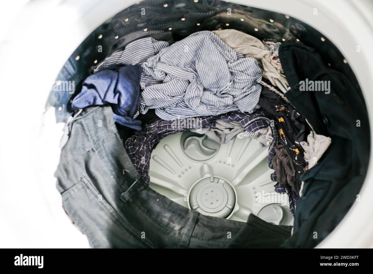 Inside washing machine hi-res stock photography and images - Alamy