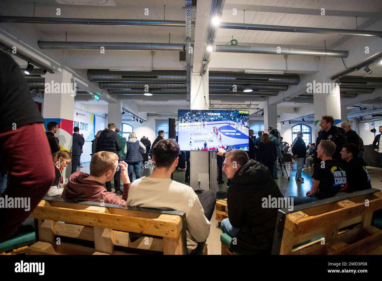 Koeln, Deutschland. 18th Jan, 2024. Fans sitzen neben dem Bildschirm Er?ffnung MEN?S EHF EURO ...