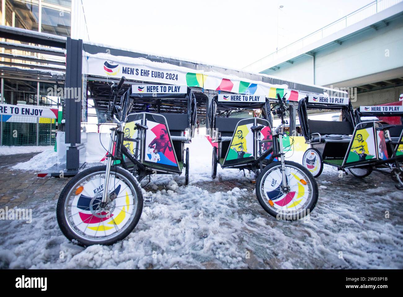Koeln, Deutschland. 18th Jan, 2024. Fahrr?der stehen neben Deutsches Sport und Olympia Museum in ...