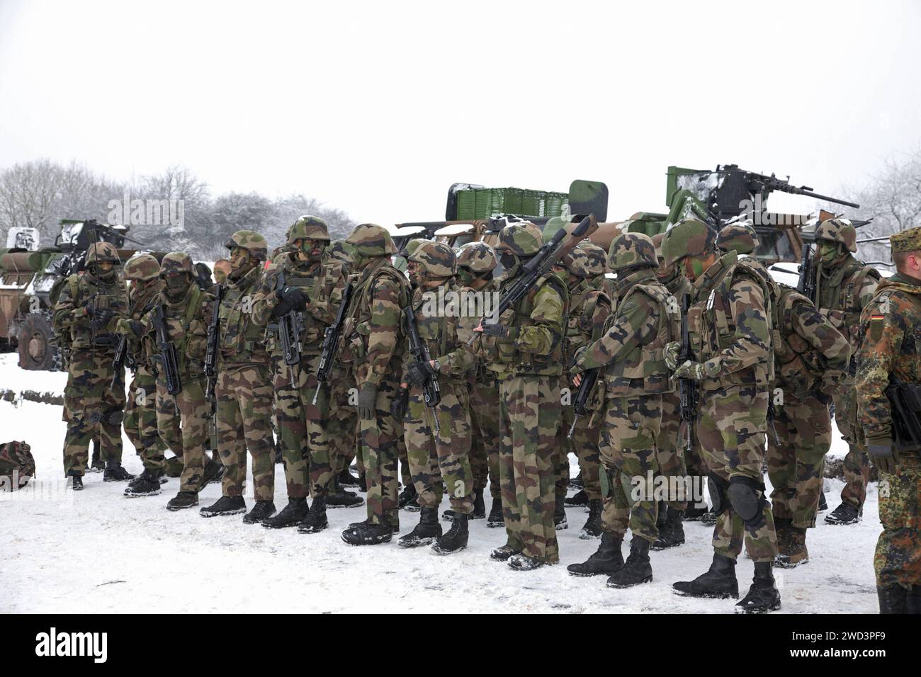 Die Deutsch-Französische Brigade DF-Brigade übt mit Infanterie, Panzern ...