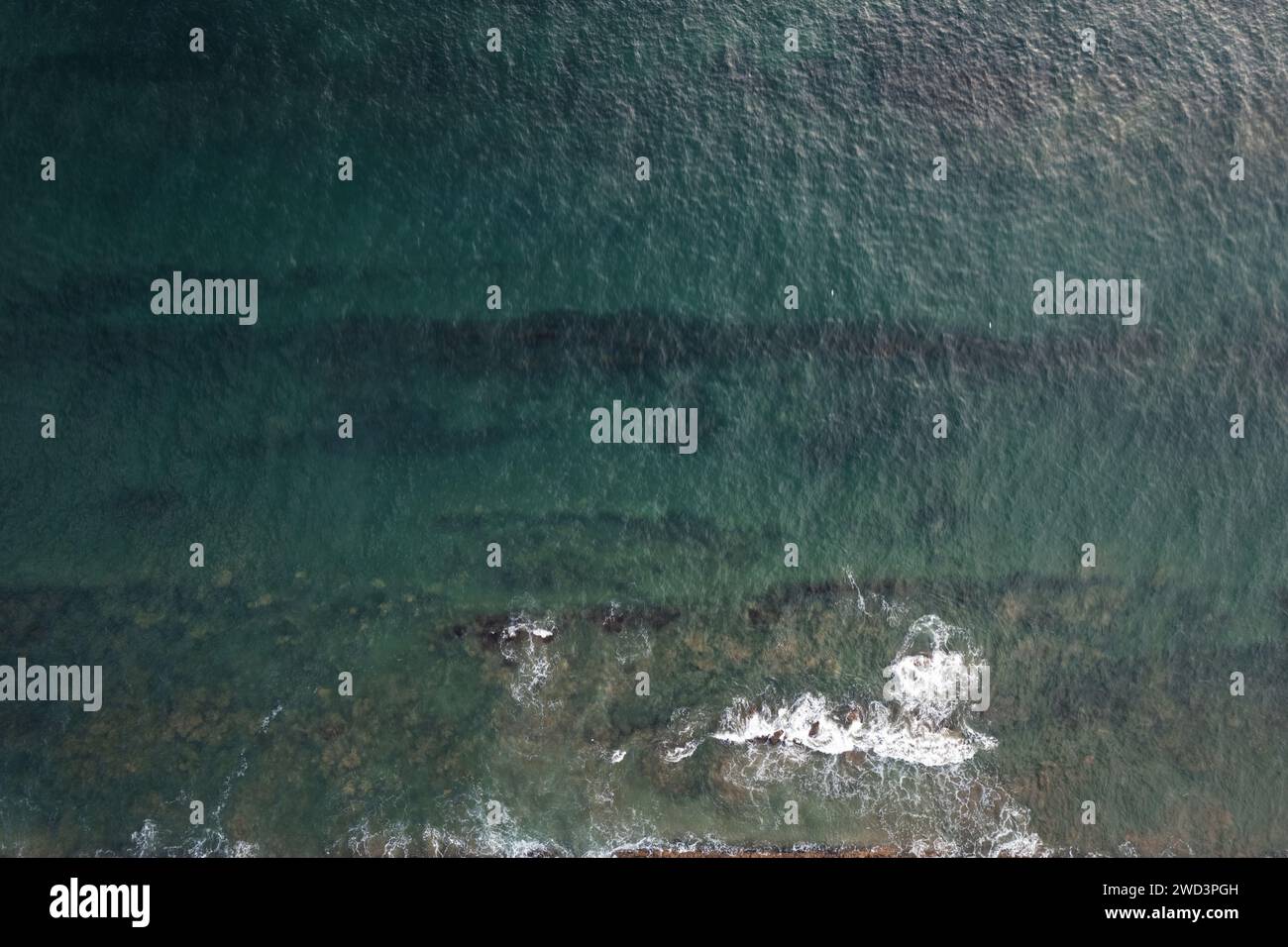 Texture of green sea water with stone relief background Stock Photo - Alamy