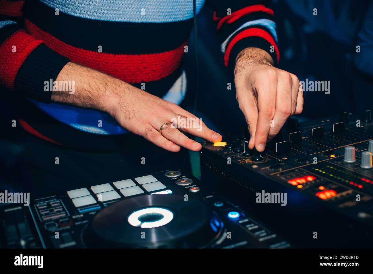 Playing music dancing mixing desk hi-res stock photography and images ...