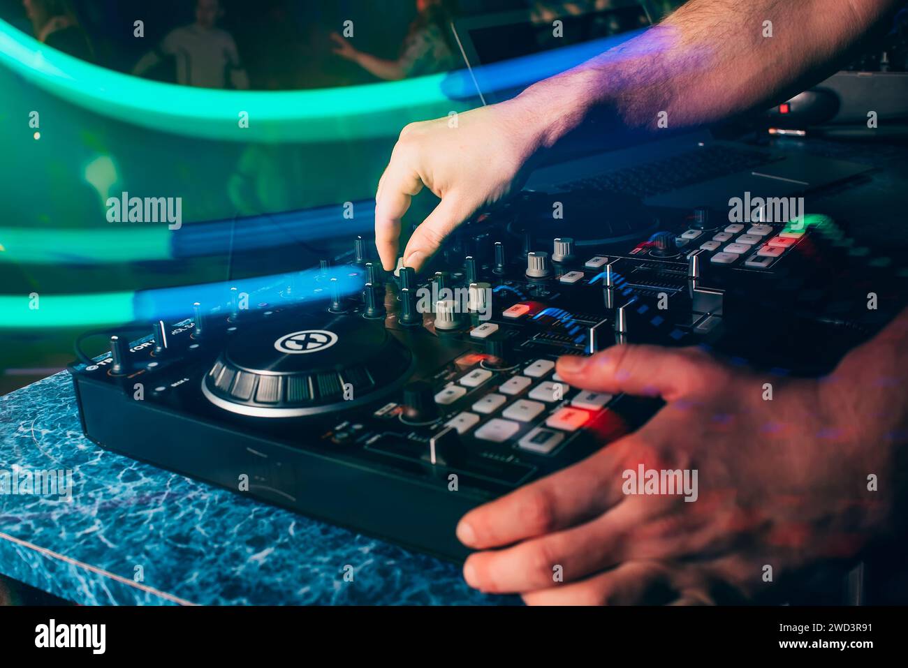 Playing music dancing mixing desk hi-res stock photography and images ...