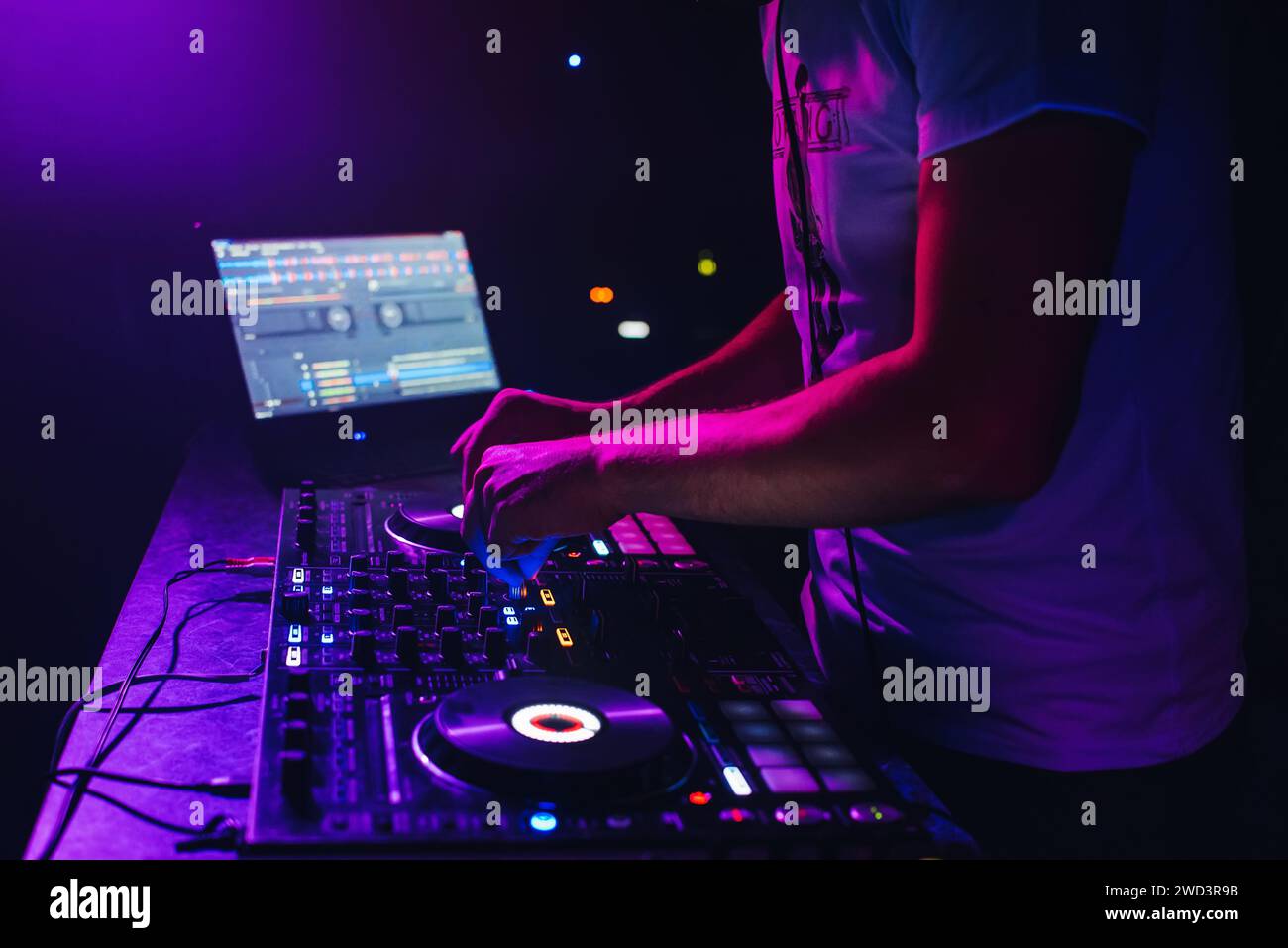 Playing music dancing mixing desk hi-res stock photography and images ...