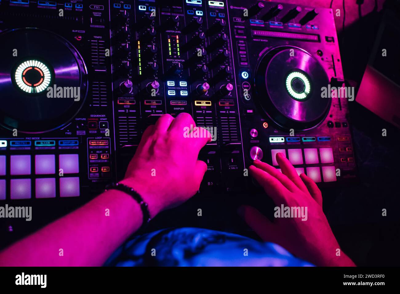 Playing music dancing mixing desk hi-res stock photography and images ...