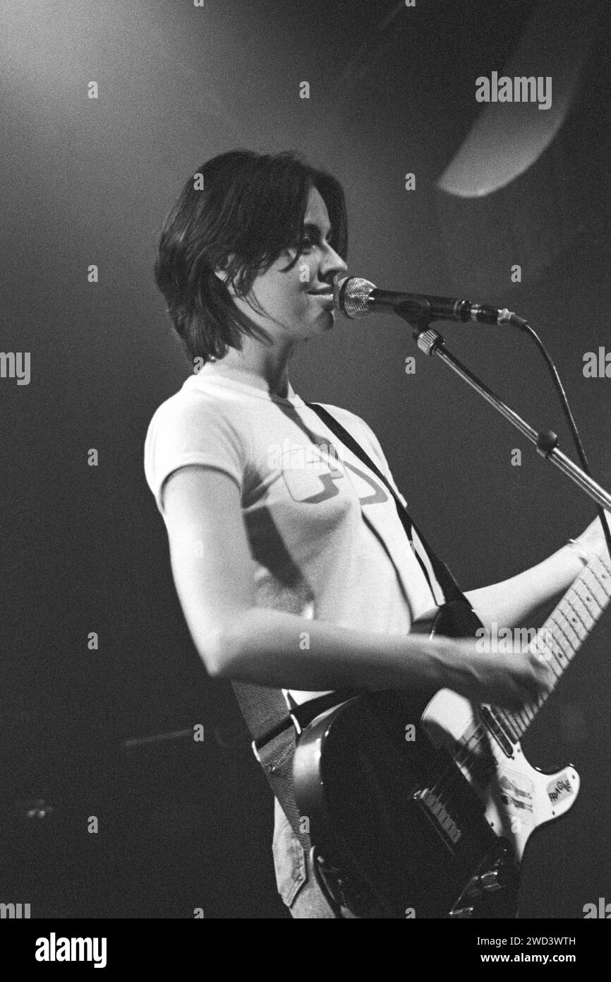 Singer Louise Wener of the band Sleeper playing live at Bristol ...